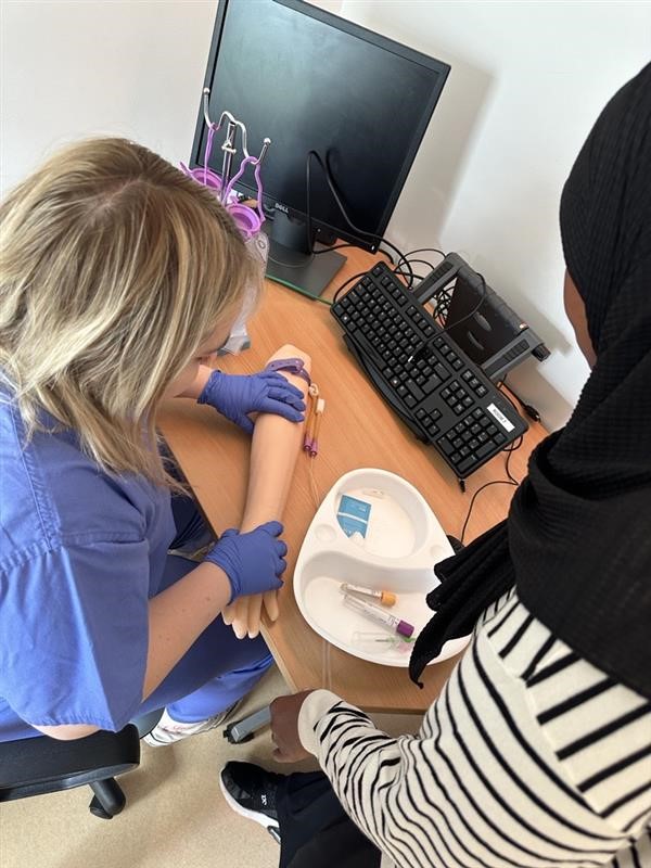 OH CRF hosts In2Science student placements – NIHR Oxford Health Biomedical Research Centre